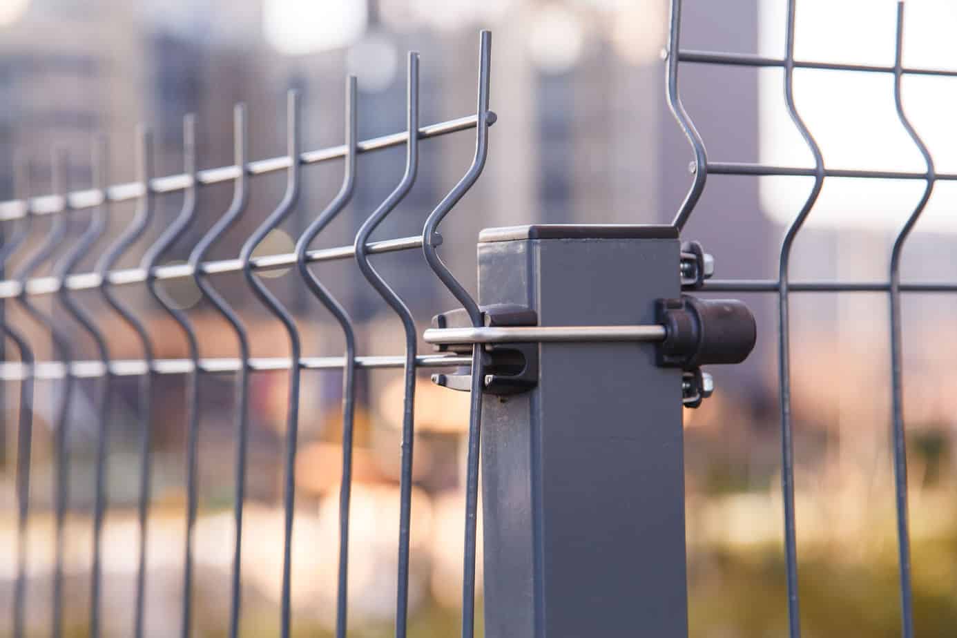 Chain link vs. Wire fence: Which is Right for Me? – Fence Frenzy